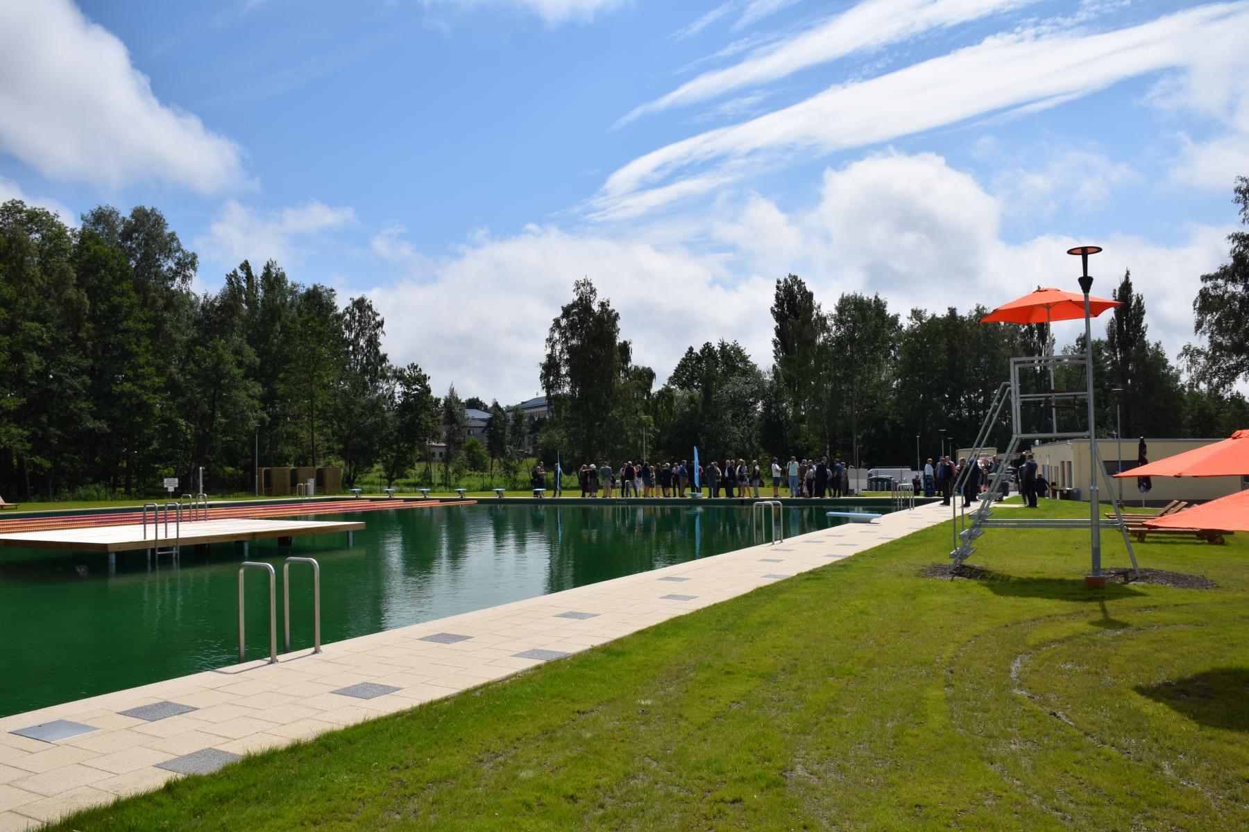 Fotoreportáž: Hlinsko otevřelo nové přírodní koupaliště | iHLINSKO.cz