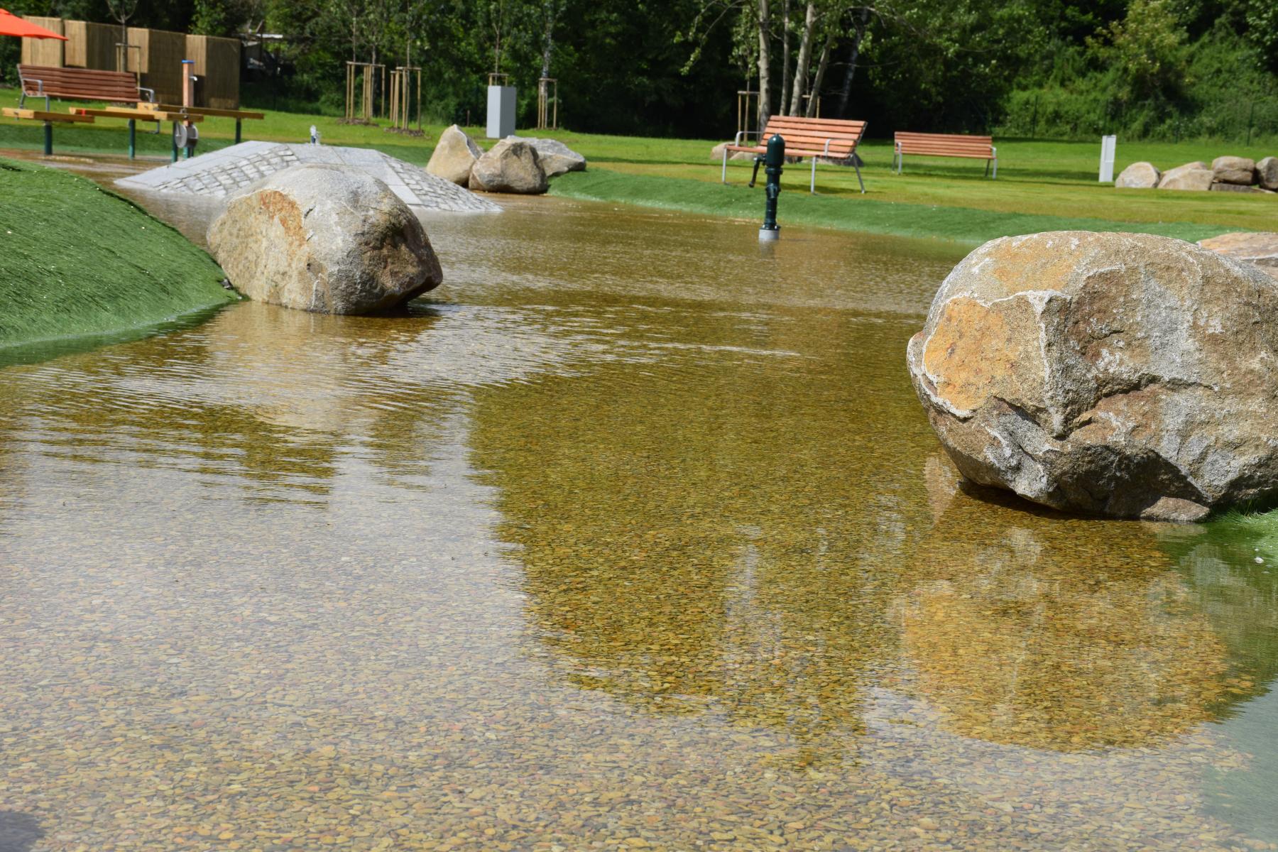 Fotoreportáž: Hlinsko otevřelo nové přírodní koupaliště | iHLINSKO.cz