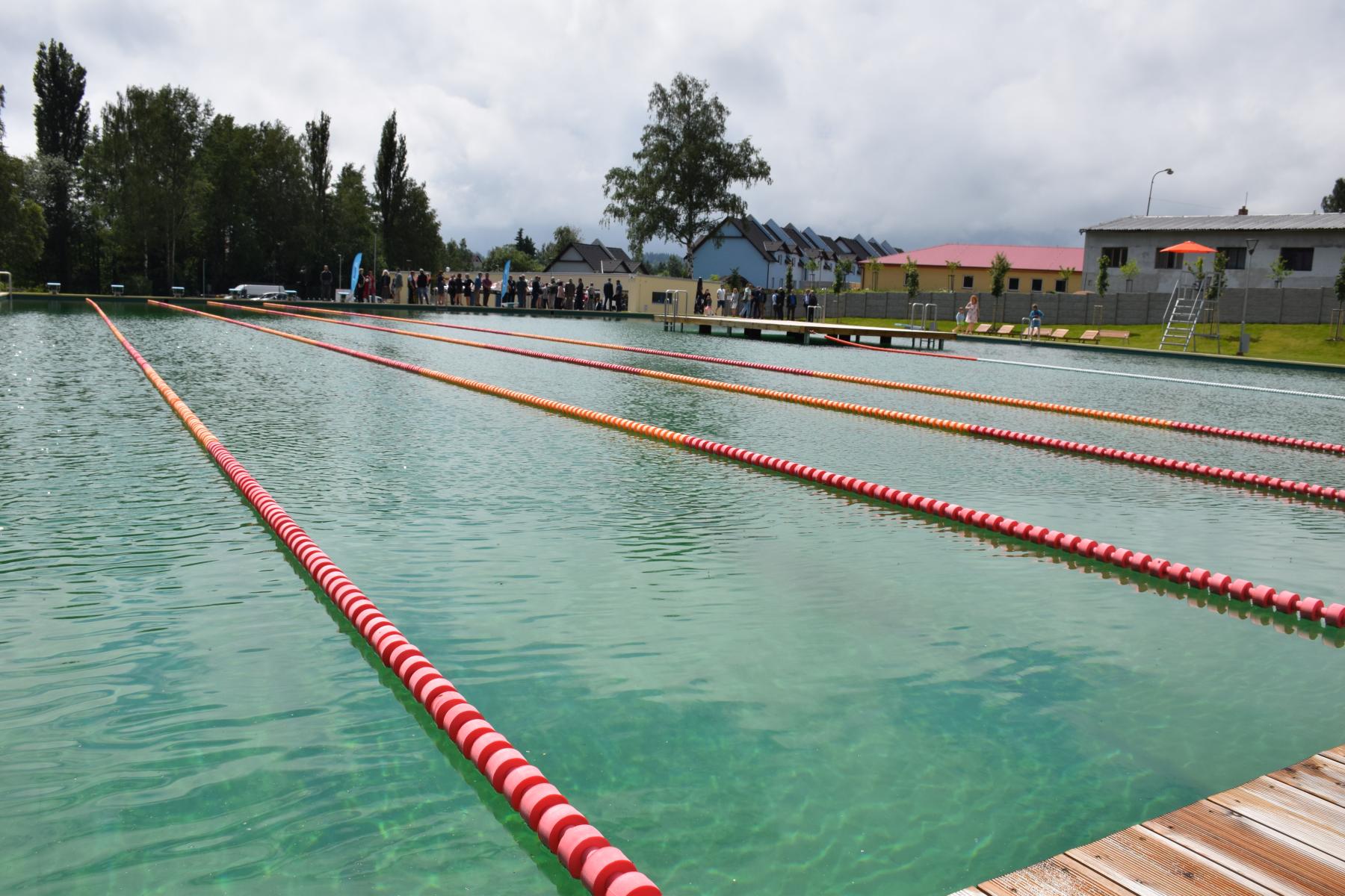 Fotoreportáž: Hlinsko otevřelo nové přírodní koupaliště | iHLINSKO.cz