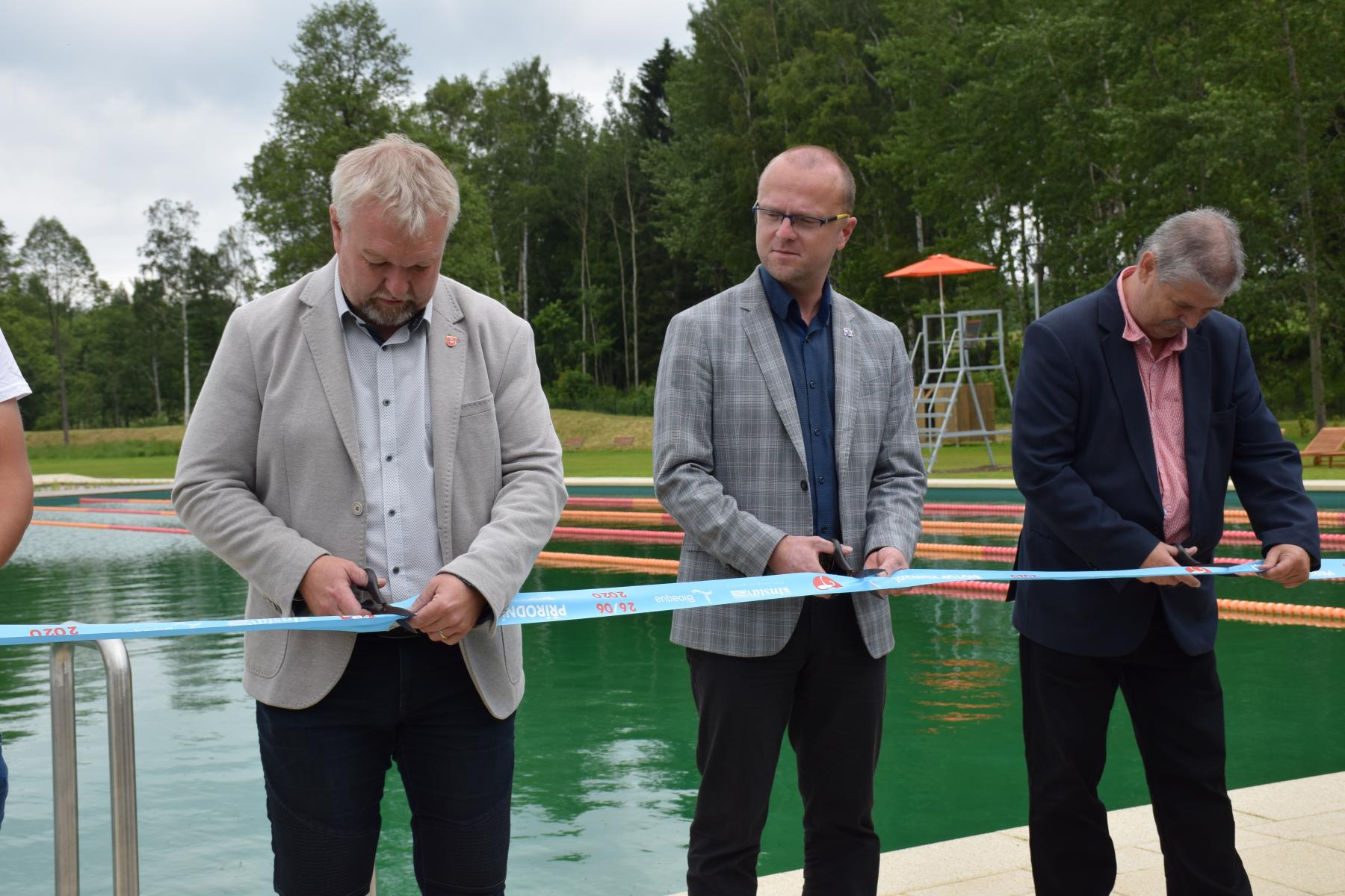 Fotoreportáž: Hlinsko otevřelo nové přírodní koupaliště | iHLINSKO.cz